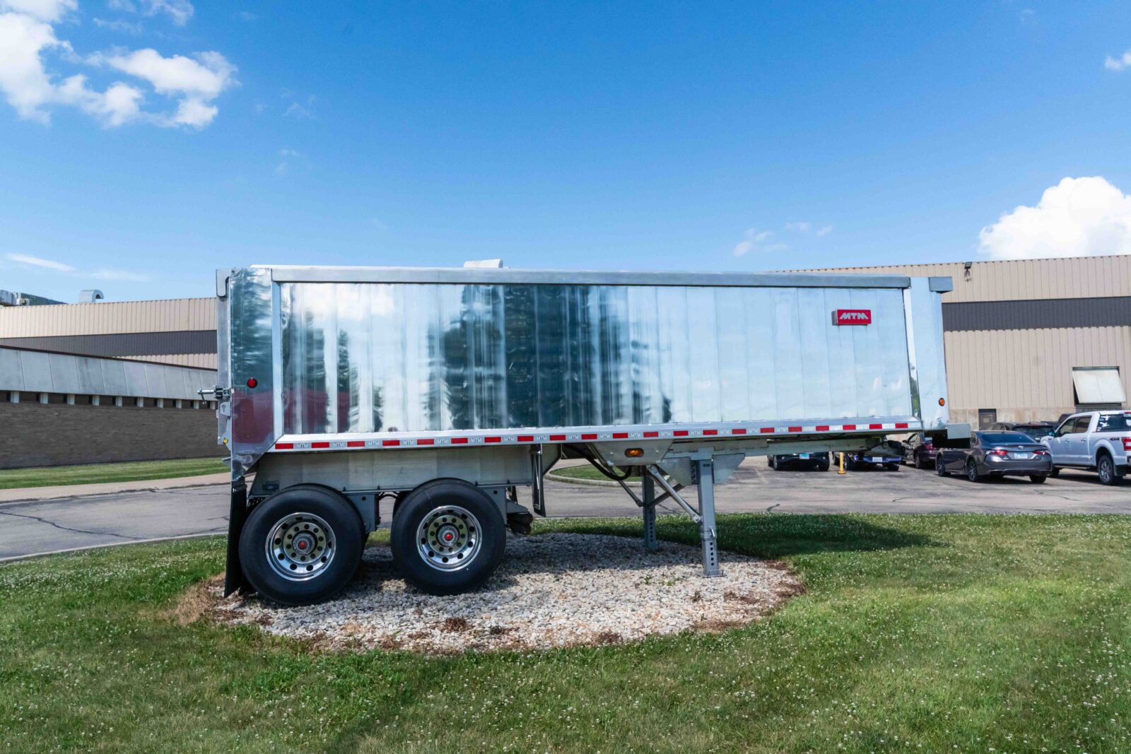 24' Box | Aluminum Frameless S338 For Sale - MTM Trailers