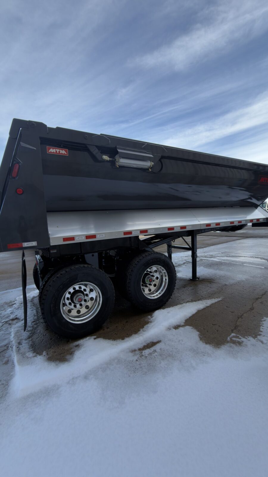 23' Half Round | Quarter-Frame T211 For Sale - MTM Trailers