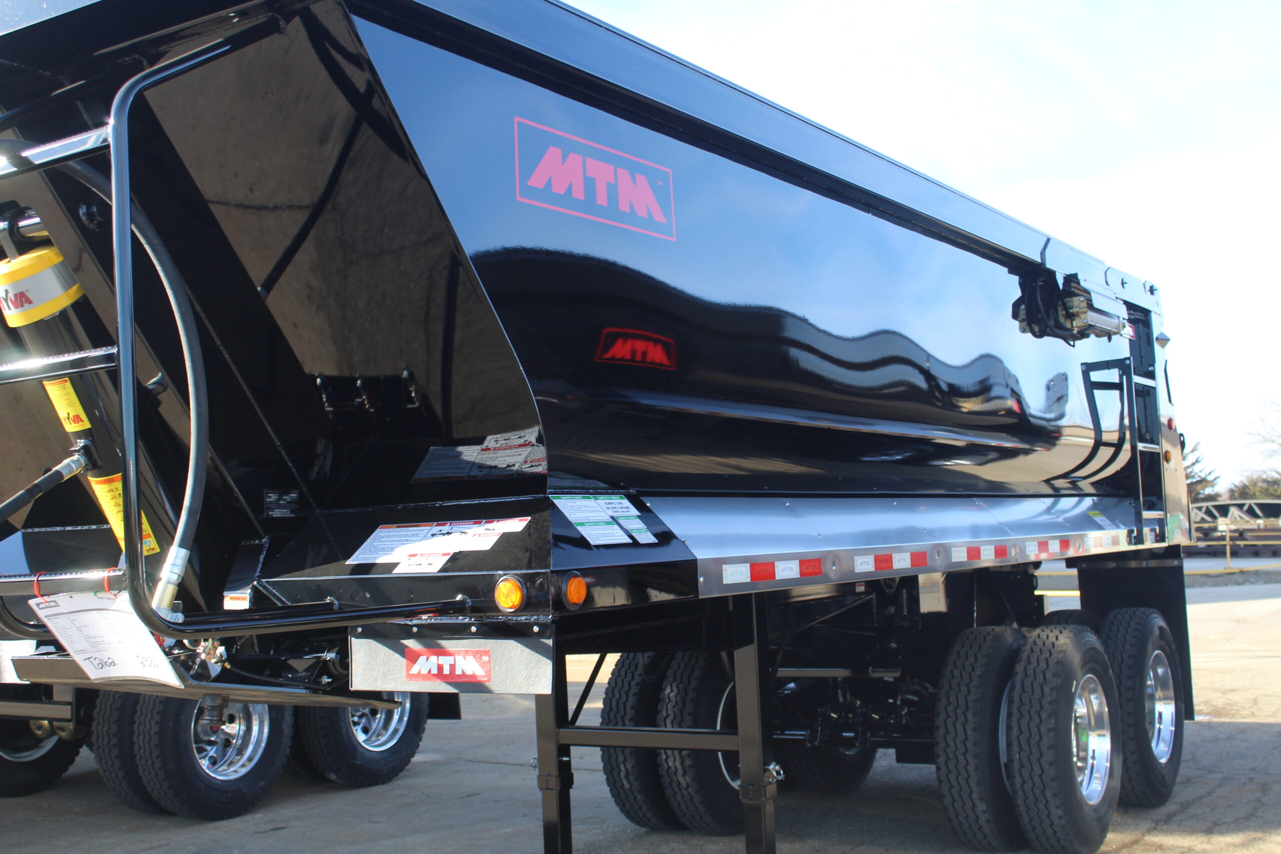 23' Flat Floor | Quarter Frame T262 For Sale - MTM Trailers