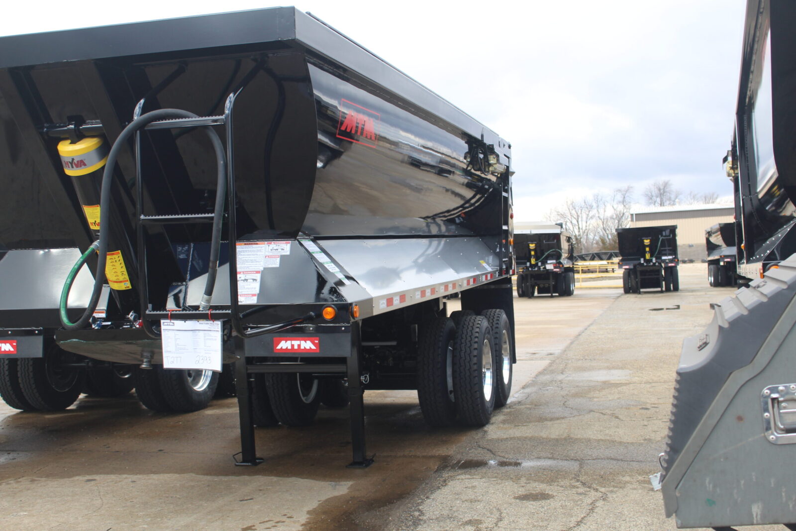 23' Half Round | Quarter Frame T277 For Sale - MTM Trailers
